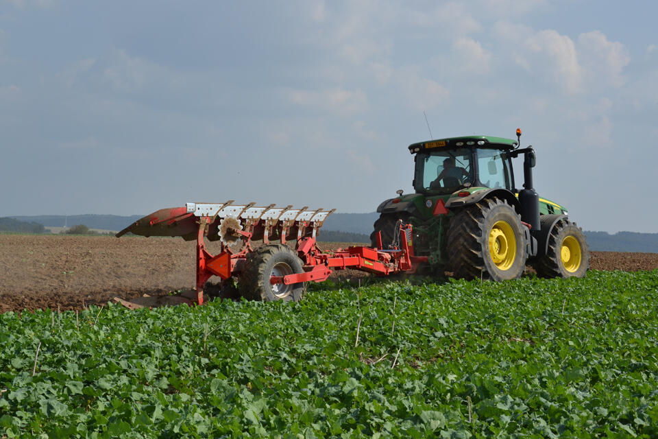 Polonesené pluhy Orion 180 | AGROTEC a.s.